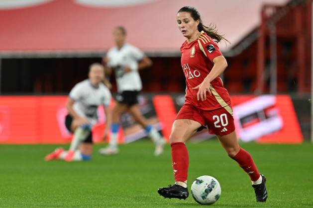 STANDARD VS CLUB YLA Constance Brackman (20) of Standard and Roosa ...