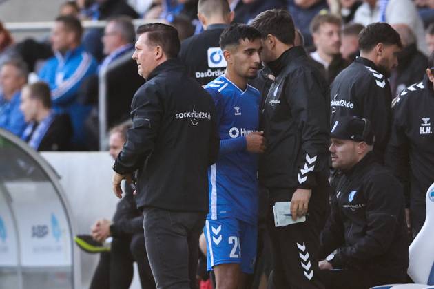 Substitution Livan Burcu 1 FC Magdeburg, 29 with coach Christian Titz 1 ...