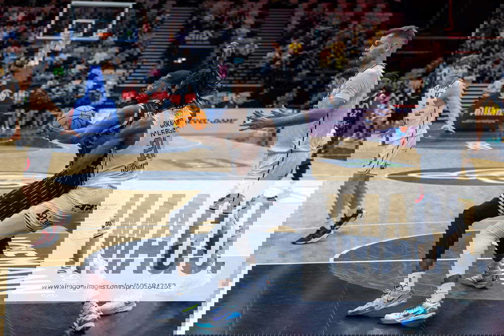 Samuel Idowu Tigers Tuebingen, 10 in duel with Nelson Okafor Nuernberg ...