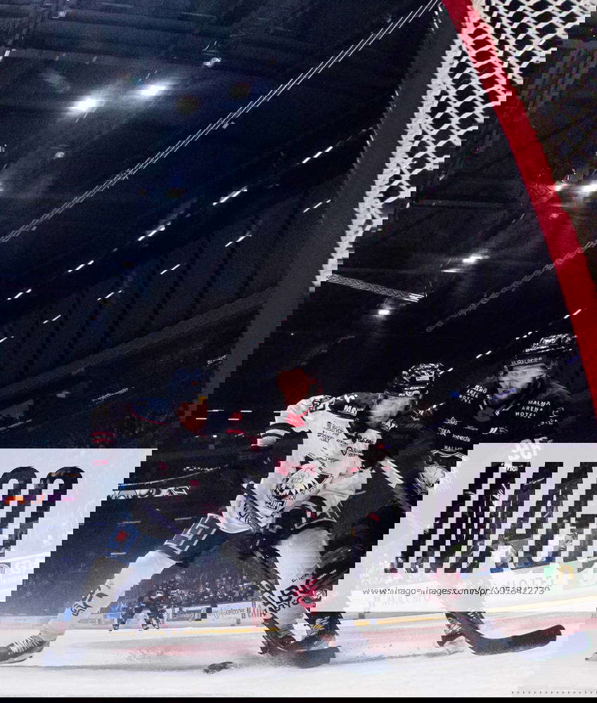 241007 Linköpings Arvid Aronsson and Malmö Redhawks Carl Persson during the SHL ice hockey match