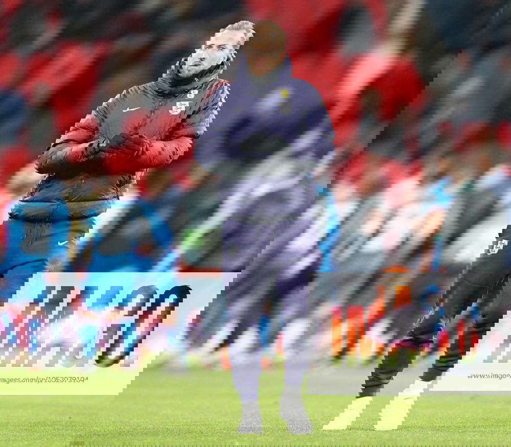 England v Greece Harry Kane of England clapping the fans after the ...