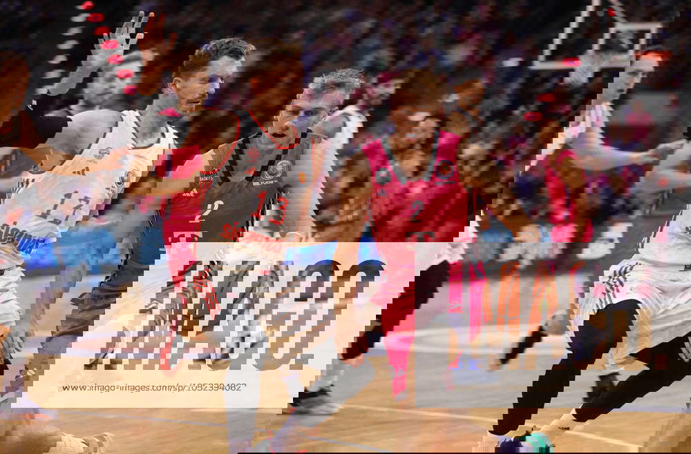 Andreas Obst Bayern , Sam Griesel Bonn , Telekom Baskets Bonn vs Bayern ...