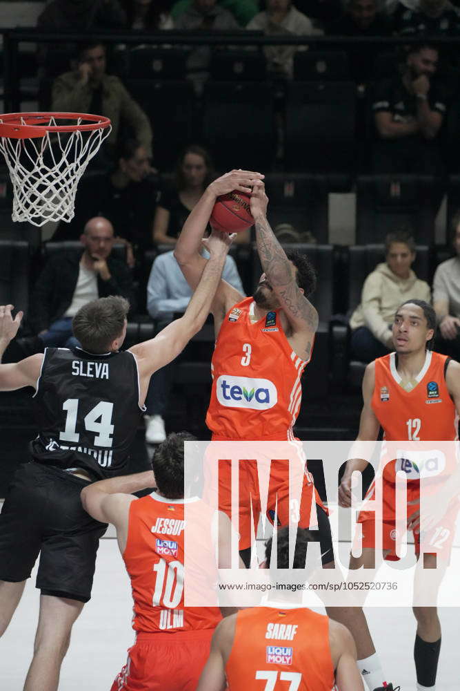 Dustin Sleva (14) of Besiktas and Marcio Santos (3) of Ratiopharm ULM ...
