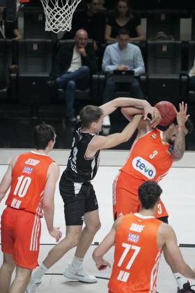 Dustin Sleva (14) of Besiktas and Marcio Santos (3) of Ratiopharm ULM ...