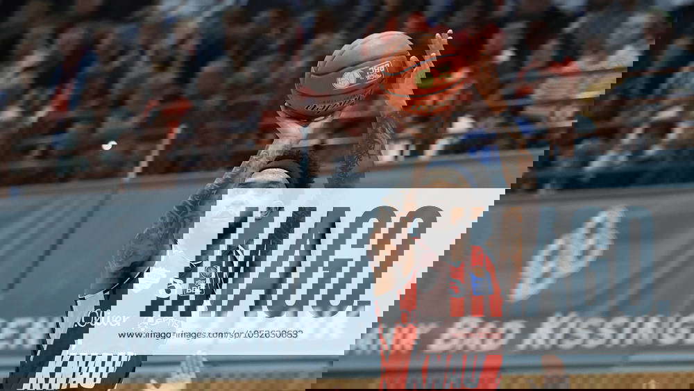 In the picture Mike Davis Jr Wuerzburg Baskets, 3 , three-pointer 18 10 ...