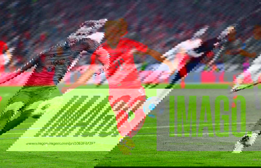 Harry Kane FC Bayern Muenchen taking a shot on goal, Bundesliga, FC ...