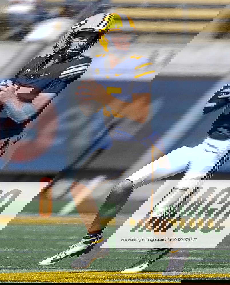 October 19 2024 Berkeley, CA USA California quarterback Fernando ...