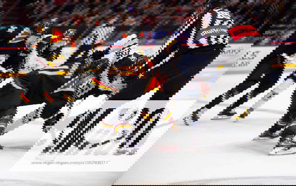 241024 Brynäs Jordan Schroeder and HV71s Tommi Tikka during the ice hockey match in SHL between