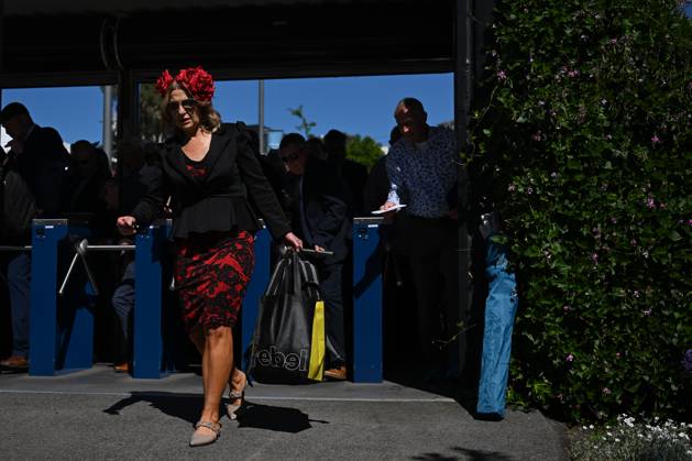 RACING COX PLATE, Racegoers arrive to the Ladbrokes Cox Plate Day at ...