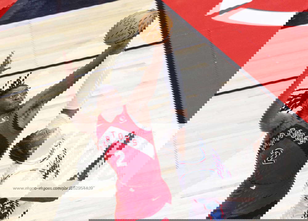 (241026) -- TORONTO, Oct. 26, 2024 -- Jonathan Mogbo (L) of Toronto ...