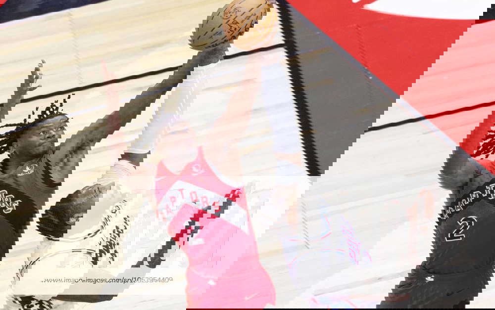 (241026) -- TORONTO, Oct. 26, 2024 -- Jonathan Mogbo (L) of Toronto ...