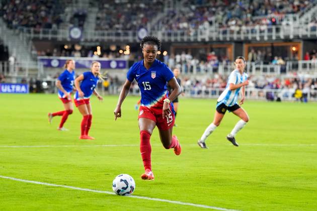 United States forward Jaedyn Shaw (15) moves the ball during an ...