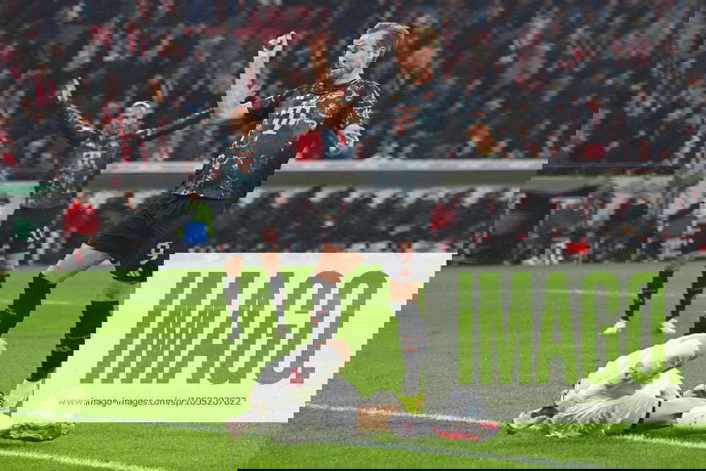 Harry KANE Bayern Muenchen ,Collision with Robin ZENTNER Goalkeeper 1 FSV Mainz