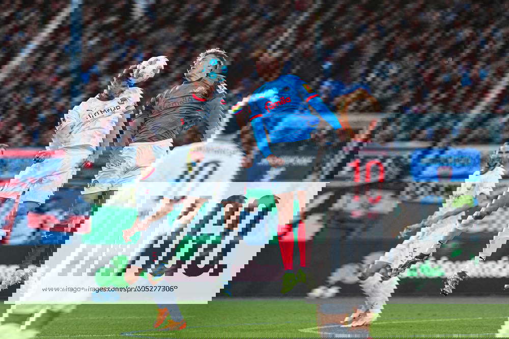 Header duel aerial duel Patrick Mainka 1 FC Heidenheim, 06 , Phil ...