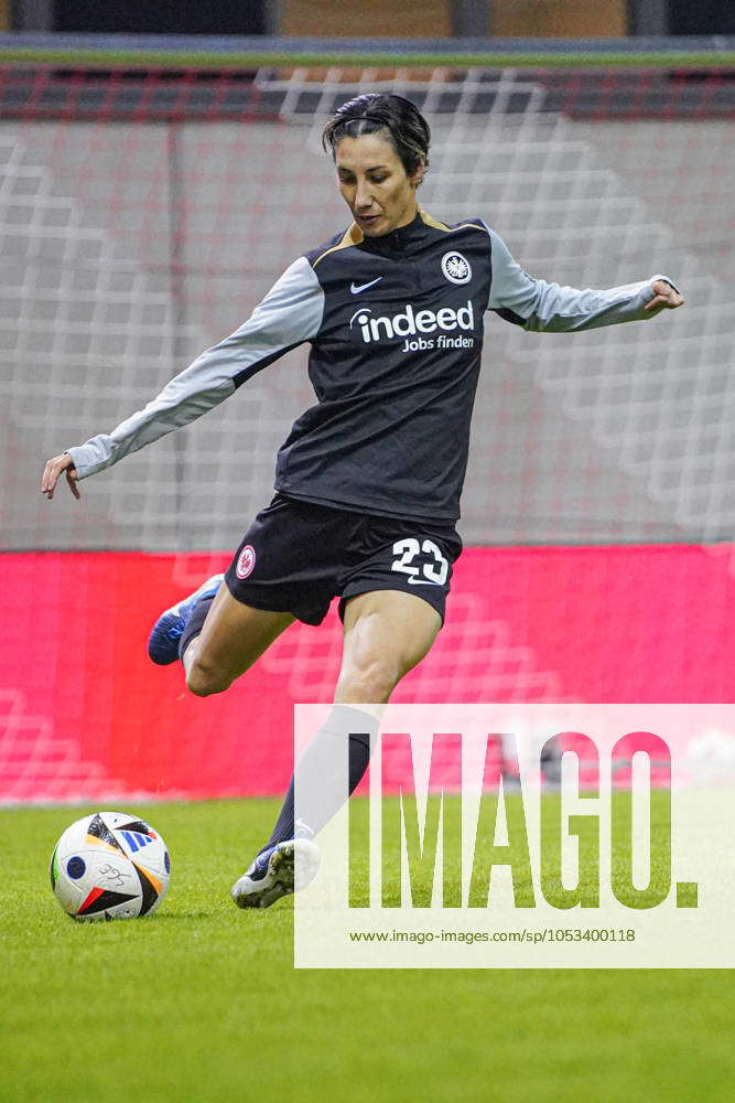 Sara Doorsoun 23 Frankfurt in front of the Google Pixel Womens Bundesliga match FC Bayern Munich