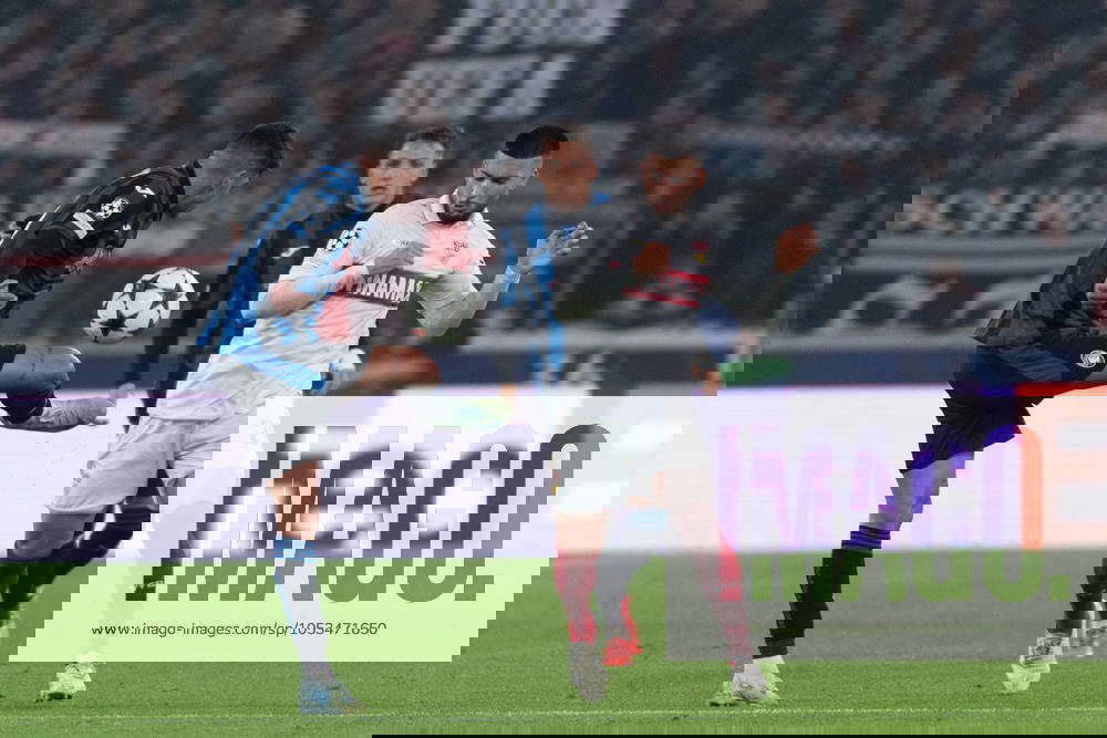 v li Raoul Bellanova Atalanta Bergamo, 16 , Deniz Undav VfB Stuttgart ...