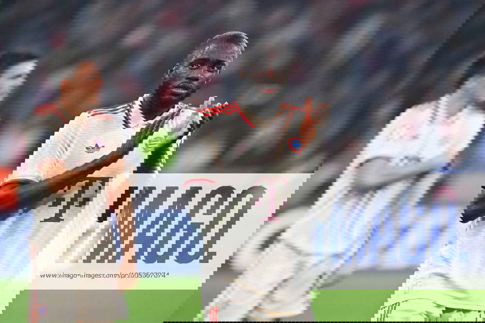 Dayot UPAMECANO Bayern Muenchen applauding,gesture,action,single image ...