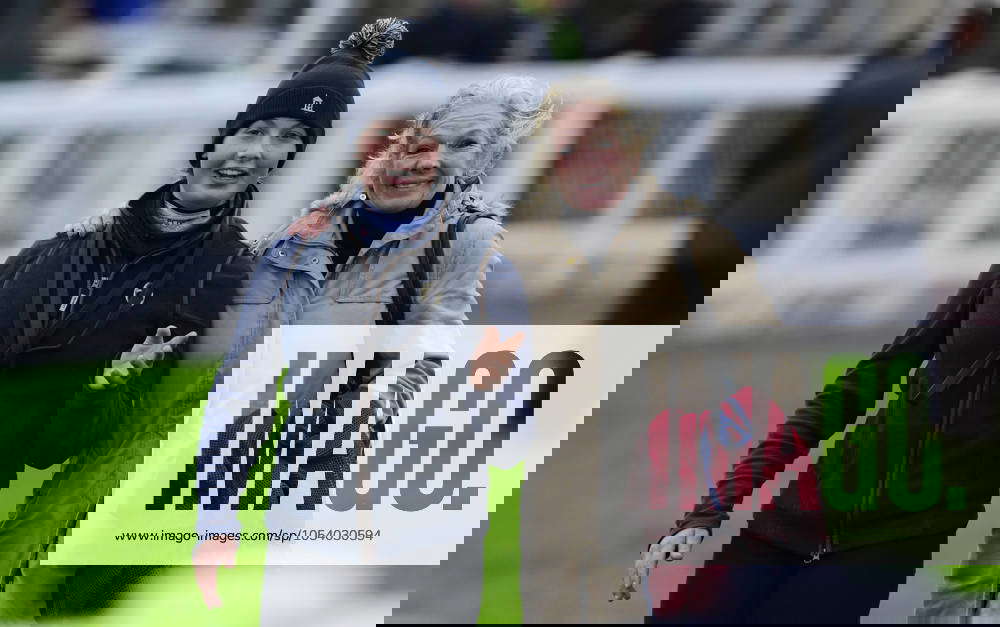 Exeter Races, Exeter, UK - 18 Nov 2024 ChattamentoÕs trainer, Georgina ...