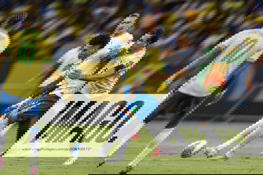 SALVADOR, BRAZIL - NOVEMBER 19: Igor Jesus of Brazil and JosÃ Maria ...