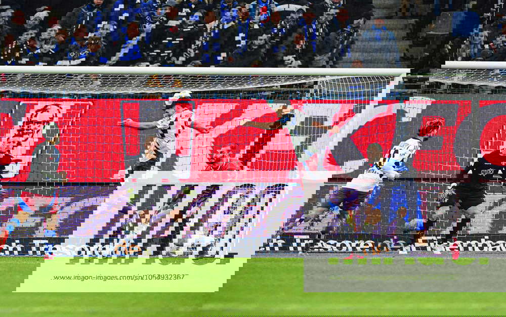 Goal kick Goal chance by header Daniel Elfadli Hamburger SV, 08 GER ...