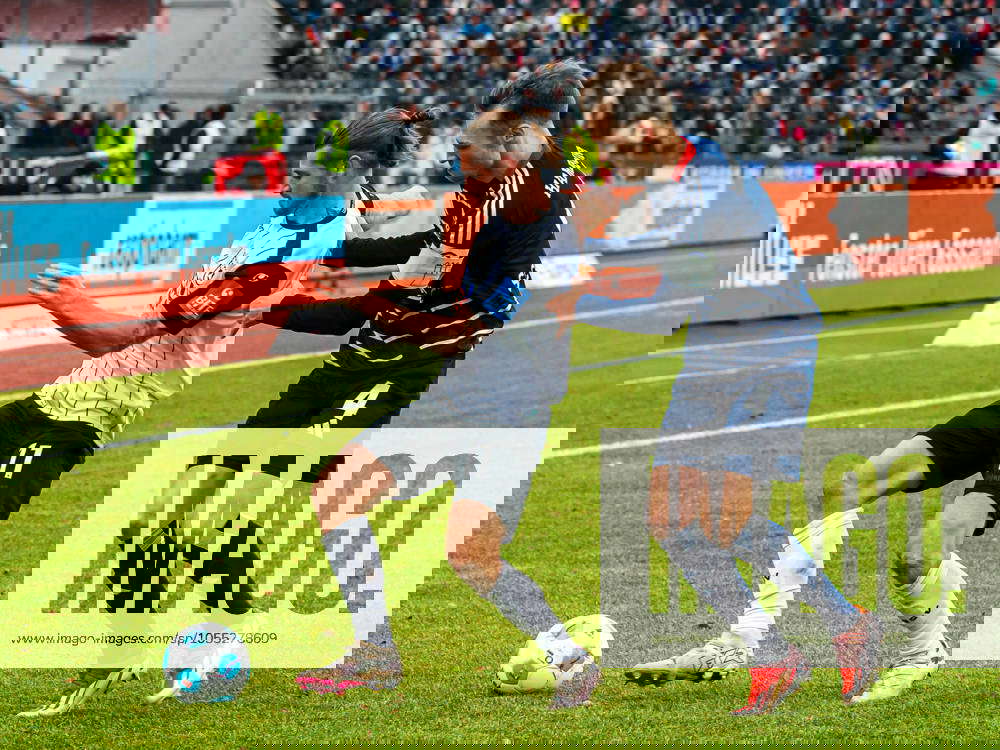 Dennis Chessa SSV Ulm 1846, 11 in duel with Sebastian Schonlau ...