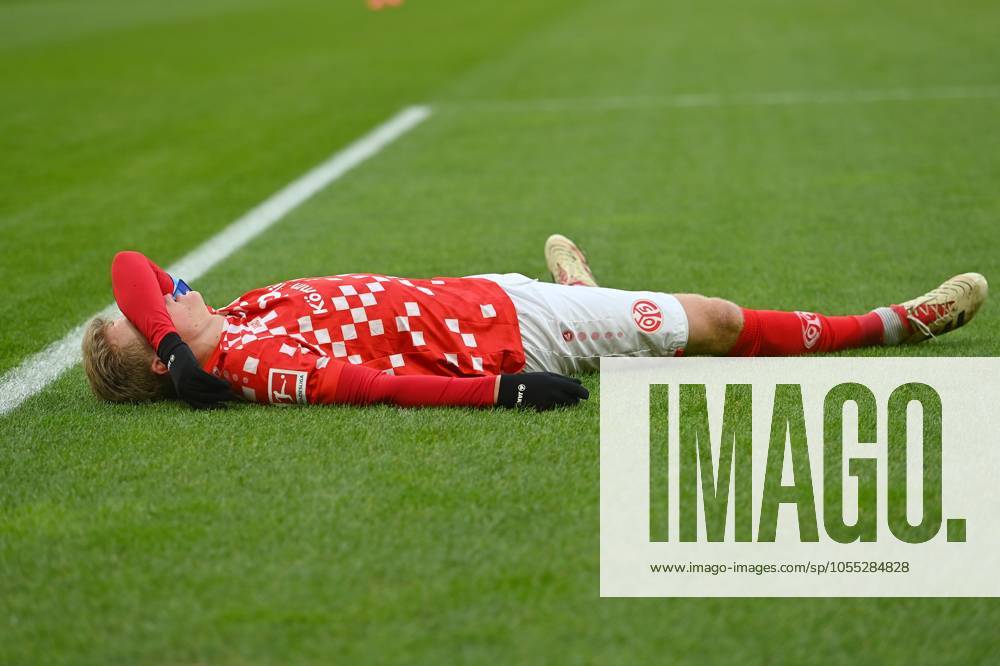 Injury Jonathan BURKHARDT 1 FSV Mainz 05 , injured on the ground ...