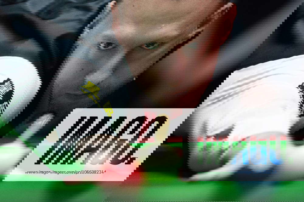 KW52 (241225) -- MACAO, Dec. 25, 2024 -- Judd Trump of England plays a ...