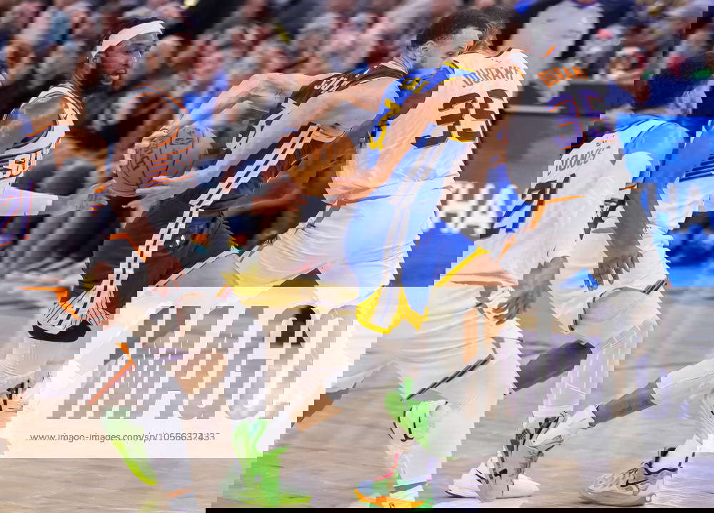 (241229) -- SAN FRANCISCO, Dec. 29, 2024 -- Stephen Curry (2nd R) of ...