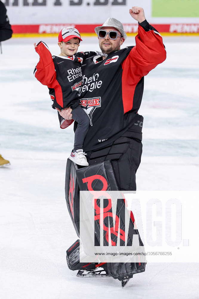 30 12 2024, Ice field hockey, Penny DEL, Kölner Haie Löwen Frankfurt ...