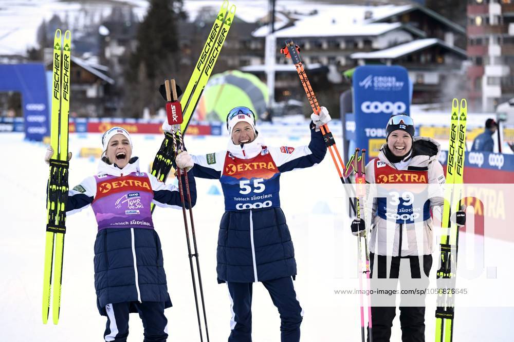 Winner Astrid Öyre Slind of Norway, second placed Therese Johaug of Norway and third placed Kerttu