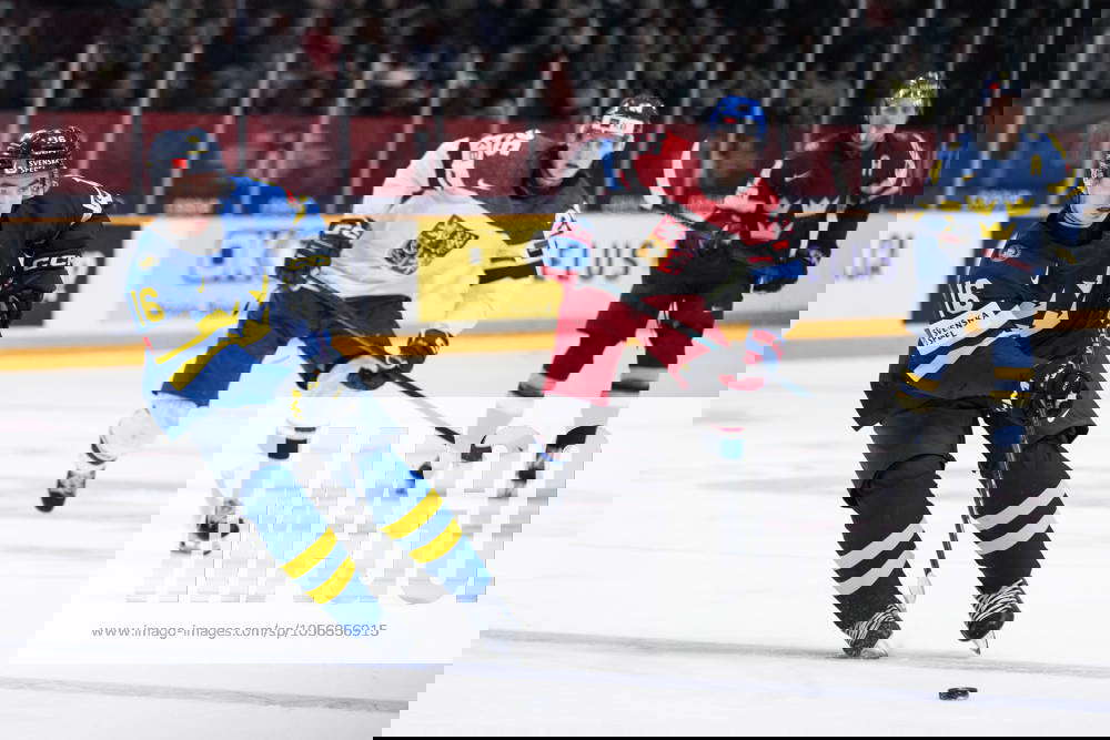 241231 Felix Unger Sörum of Sweden during the 2025 IIHF World Junior ...