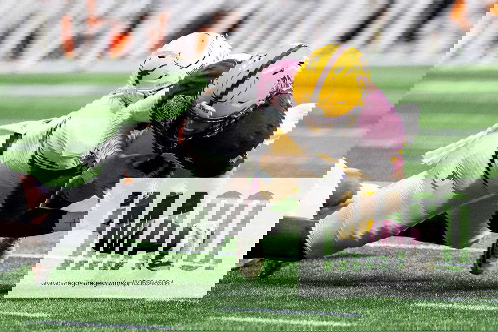 January 1, 2025: Texas linebacker David Gbenda (33) tackles Arizona ...