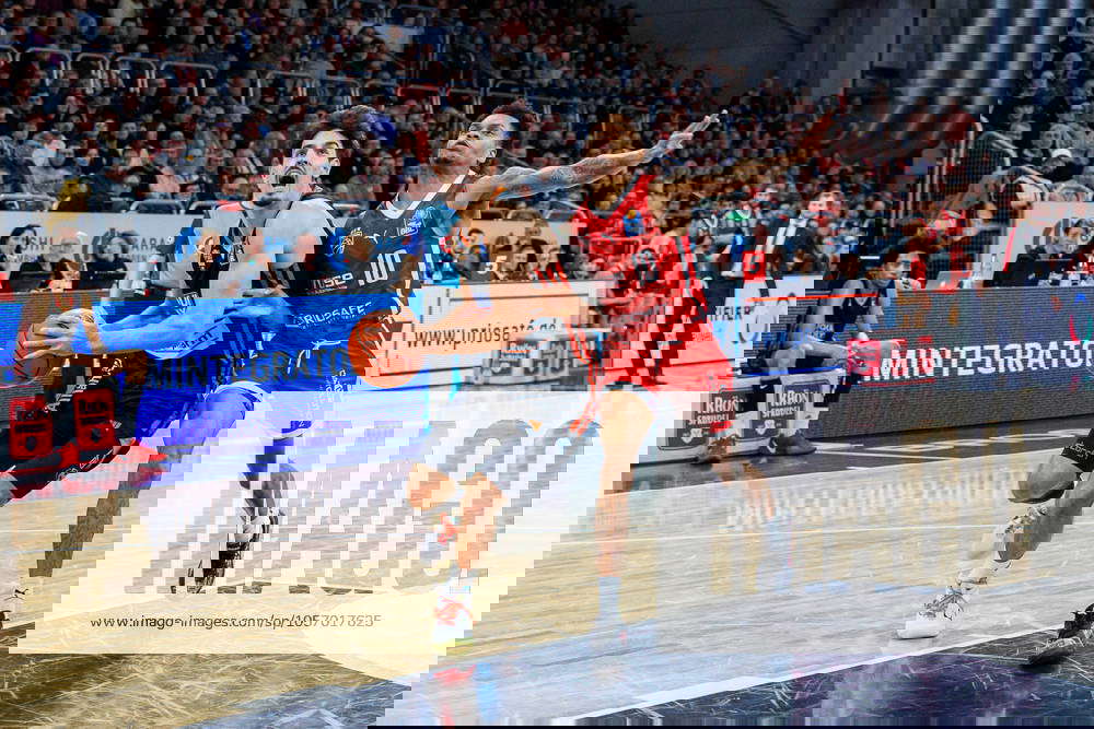 Ben Saraf ratiopharm Ulm, 77 , Ronaldo Segu Bamberg Baskets, 10 , Bamberg Baskets vs ratiopharm