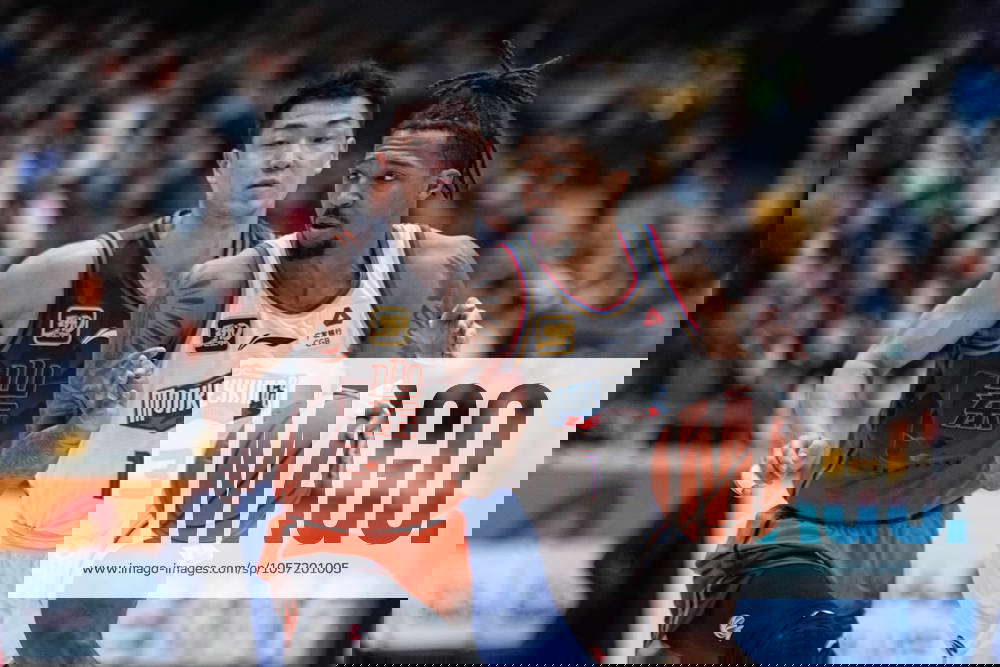 JINAN, Jan. 6, 2025 -- Jordan Floyd of Nanjing Monkey Kings dribbles ...