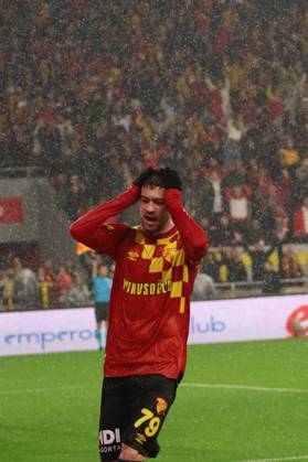 Romulo Jose Cardoso da Cruz of Kasimpasa reacts during the Turkish ...