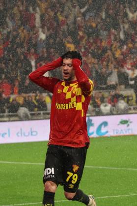 Romulo Jose Cardoso da Cruz of Kasimpasa reacts during the Turkish ...