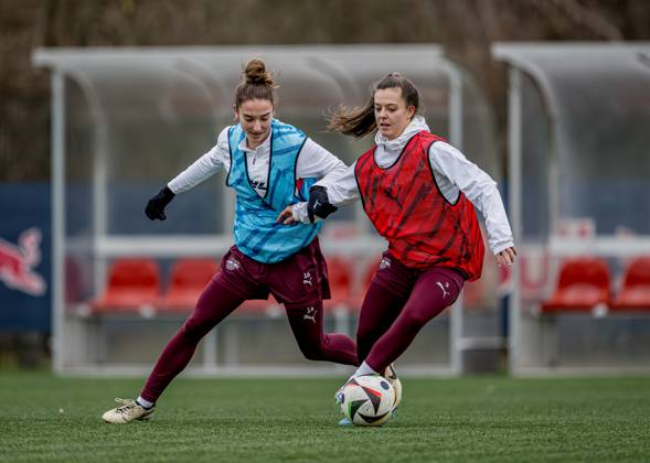Leipzigs Michela Croatto and Josefine Schaller training RB Leipzig ...