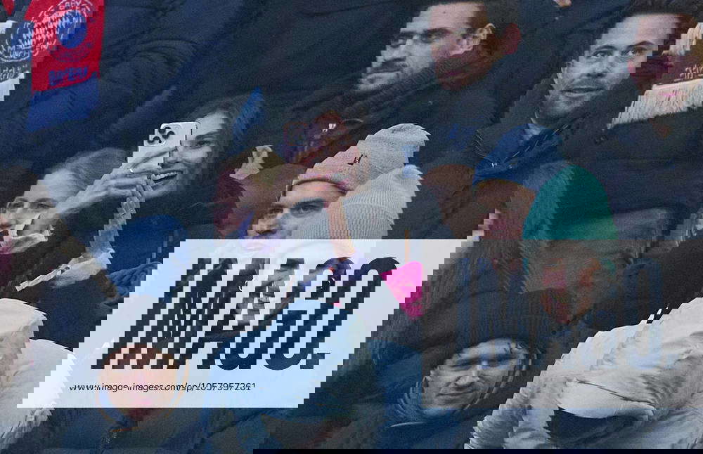 Leon GORETZKA, FCB 8 Freundin Mathea Fischer, in the match FC BAYERN ...