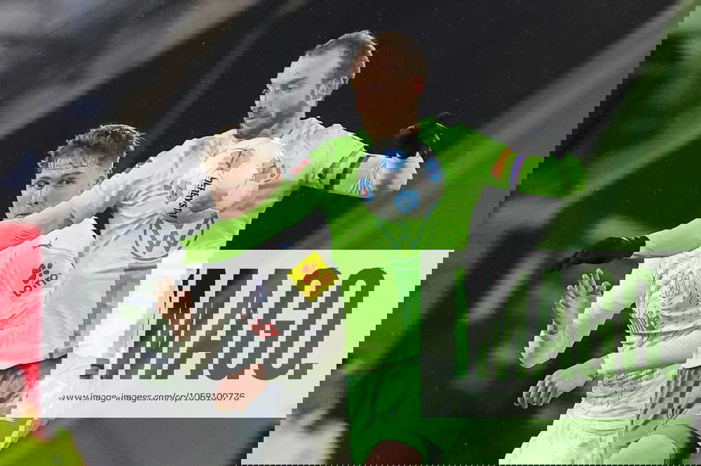 Phil Harres Holstein Kiel and Maximilian Arnold VfL Wolfsburg battle ...