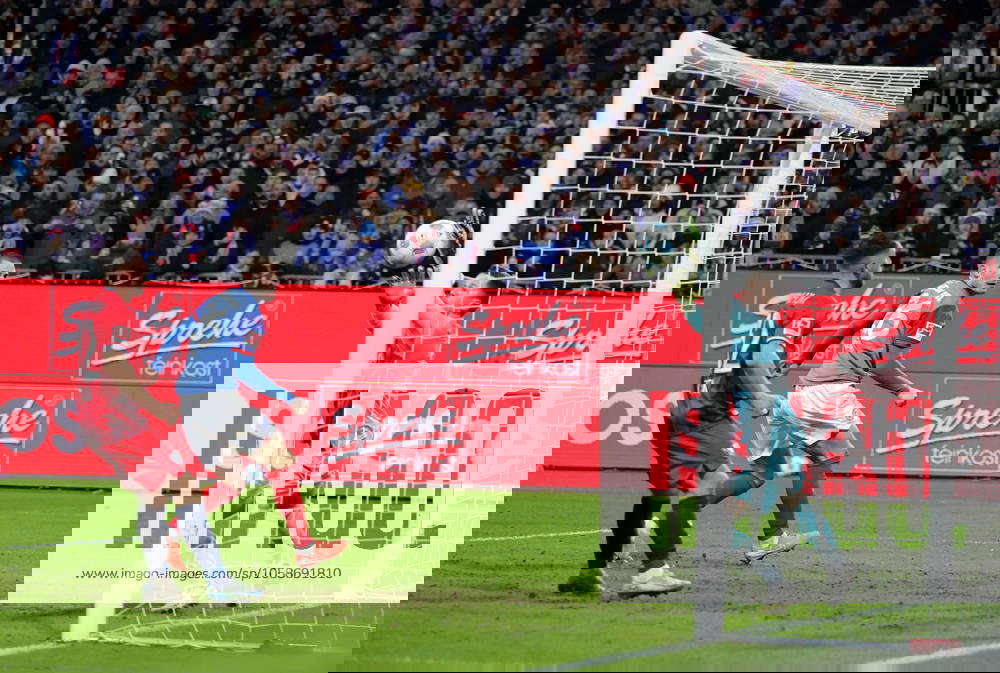 Goal chance by David Zec Holstein Kiel, Patrick Drewes VfL Bochum ...