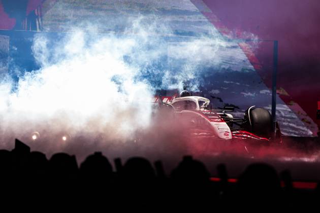 F1 - F1 75 LIVE AT THE O2 Haas F1 Team VF-25 livery reveal with BEARMAN ...