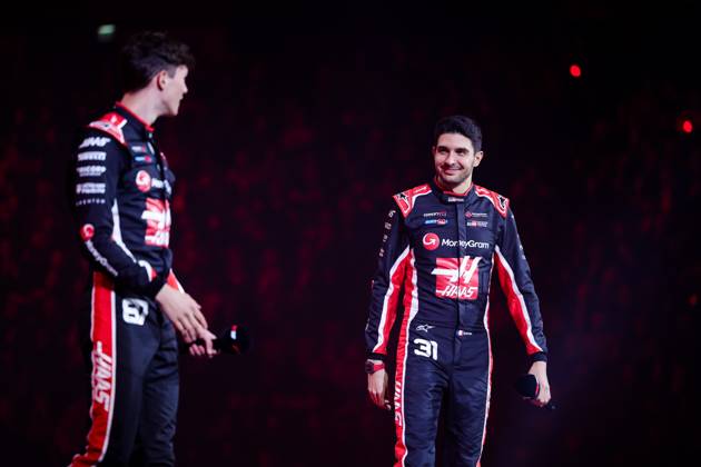 F1 - F1 75 LIVE AT THE O2 Haas F1 Team VF-25 livery reveal with BEARMAN ...