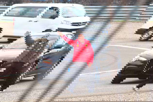 Lewis Hamilton in pista a Fiorano con la nuova Ferrari SF-25 motori 19 ...