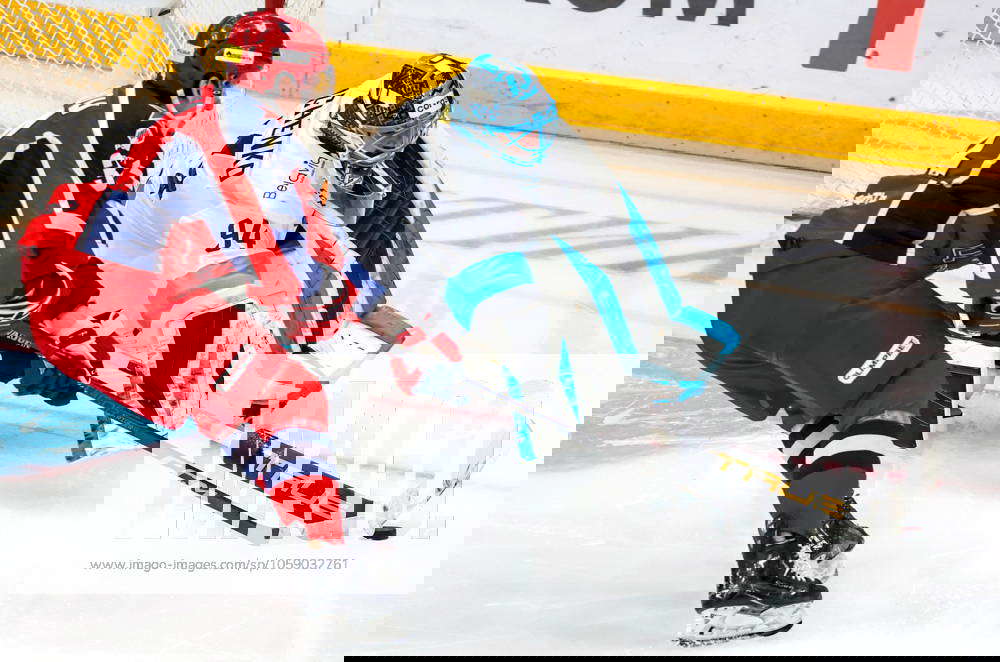 RUSSIA, MOSCOW - : CSKA Moscow s Denis Guryanov attacks Dinamo Minsk s ...