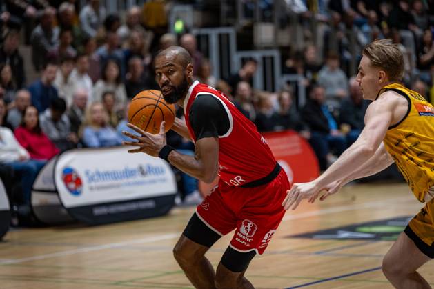 Brandon Omar Thomas Artland Dragons, 14 Demetrius Ward Bozic Estriche ...