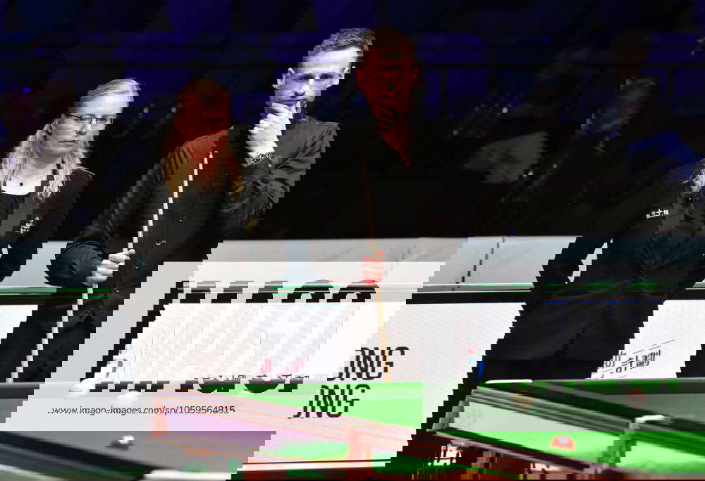 (250306) -- HONG KONG, March 6, 2025 -- David Gilbert (R) of England ...