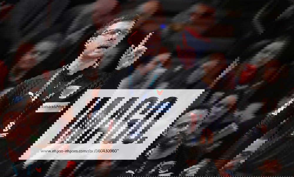 Coach Jaron Siewert gives instructions Upper body action Sport Handball ...