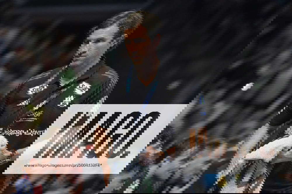 f l in picture Torsten Jansen Hamburg, Coach, sad, depressed, angry ...