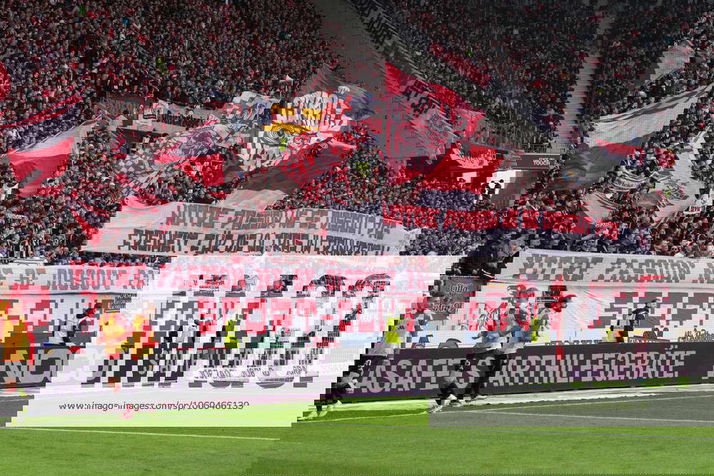 Banners of the Freiburg fans and Ultras for the Ultras from France ...