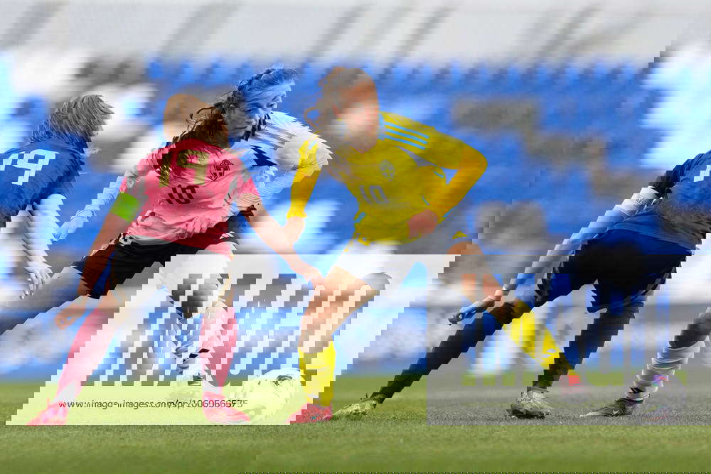 Valesca Ampoorter of Belgium and Rusul Rosa Kafaji of Sweden during the ...